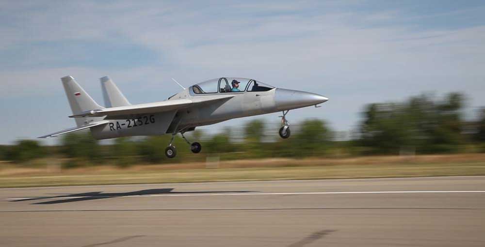 Russian fighter kitplane makes late debut : : FLYER